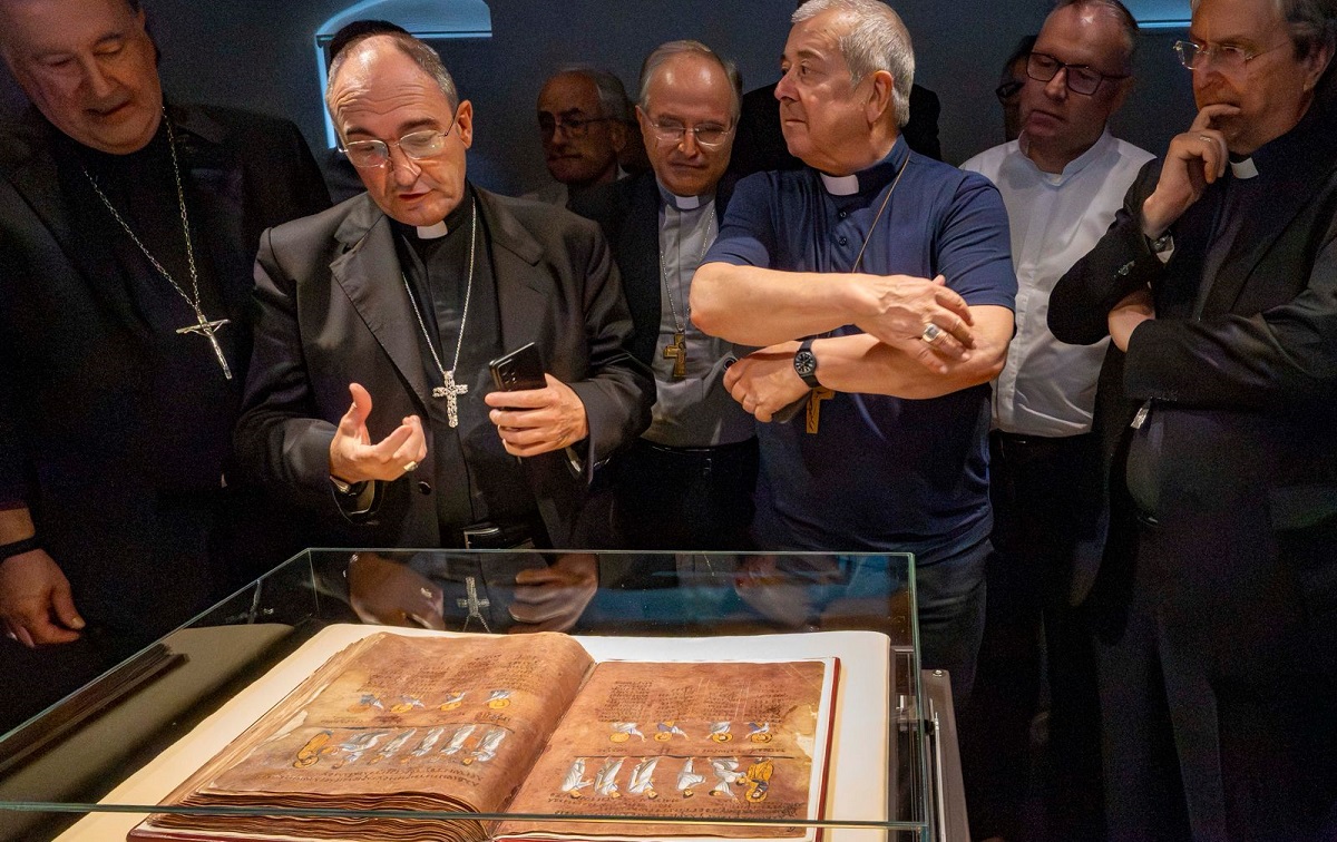 Rossano. Lo "sfoglio" del Codex davanti ai vescovi calabresi - Paese24.it